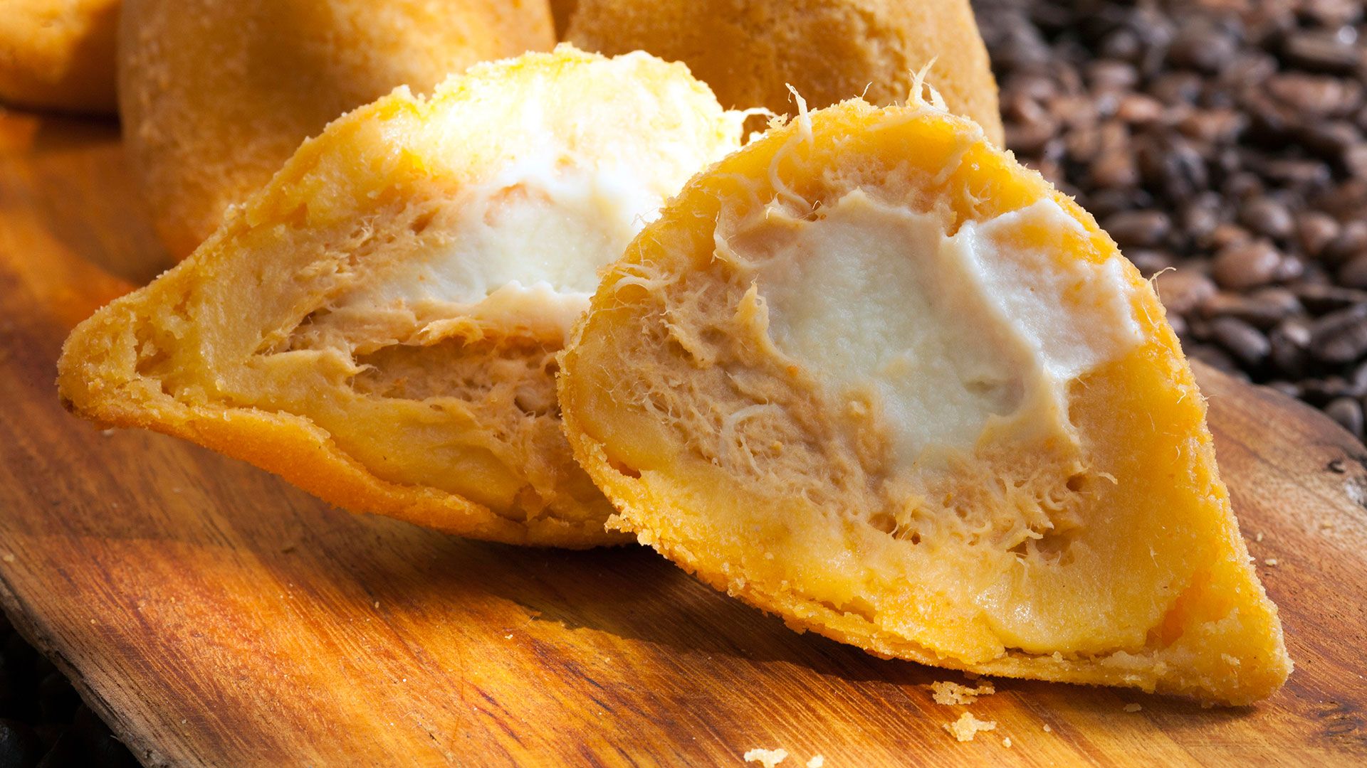 Coxinha de Frango com Catupiry - Saborosos