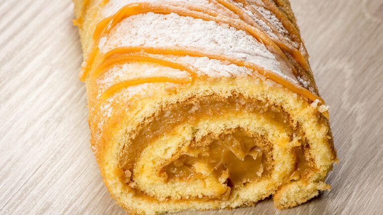 Rocambole de Doce de Leite - Saborosos