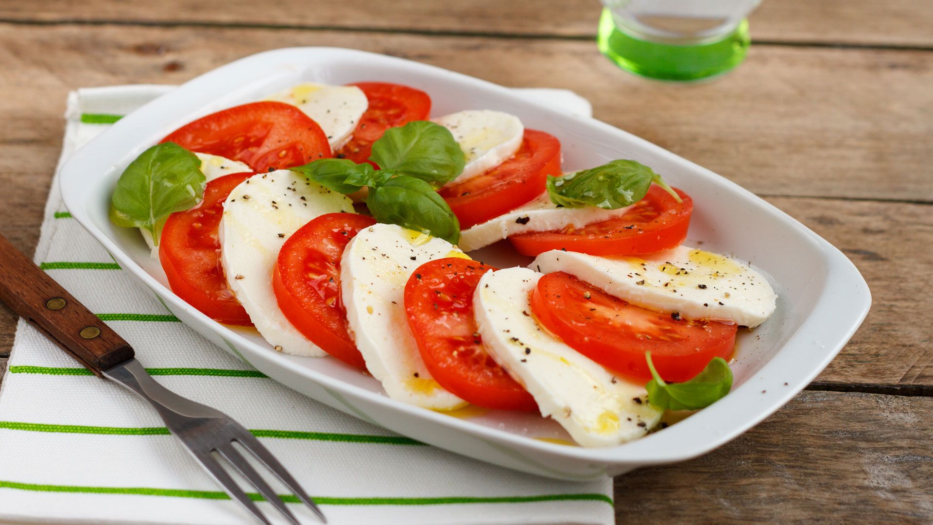 Salada Caprese - Saborosos